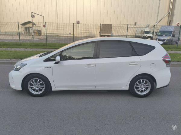 White Toyota Prius 2019 in Vilnius, with an engine capacity of 1.80 L and mileage of 221 thousand km for 12700 €, photo 7 on AUTOMOTO.COM.LV