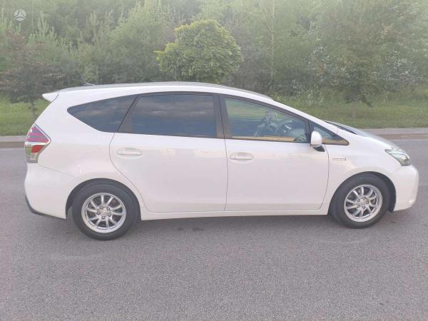 White Toyota Prius 2019 in Vilnius, with an engine capacity of 1.80 L and mileage of 221 thousand km for 12700 €, photo 8 on AUTOMOTO.COM.LV