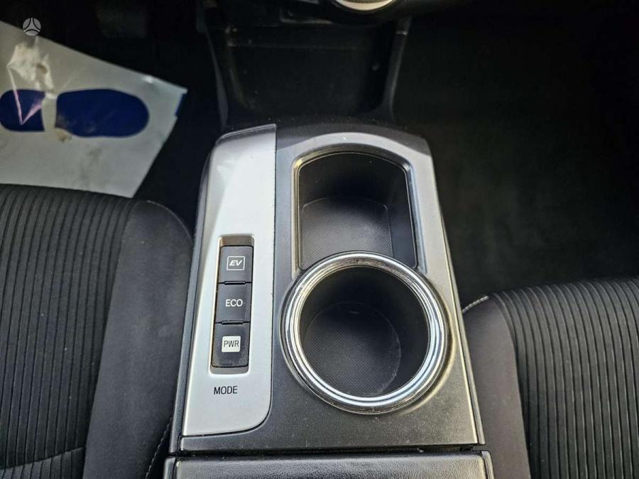 Balts Toyota Prius 2019 Viļņa, ar dzinēja tilpumu 1.80 L un nobraukumu 313 tūkst. km par 10700 €, foto 10 vietnē AUTOMOTO.COM.LV
