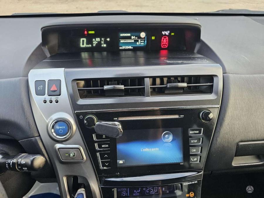 Balts Toyota Prius 2019 Viļņa, ar dzinēja tilpumu 1.80 L un nobraukumu 313 tūkst. km par 10700 €, foto 19 vietnē AUTOMOTO.COM.LV