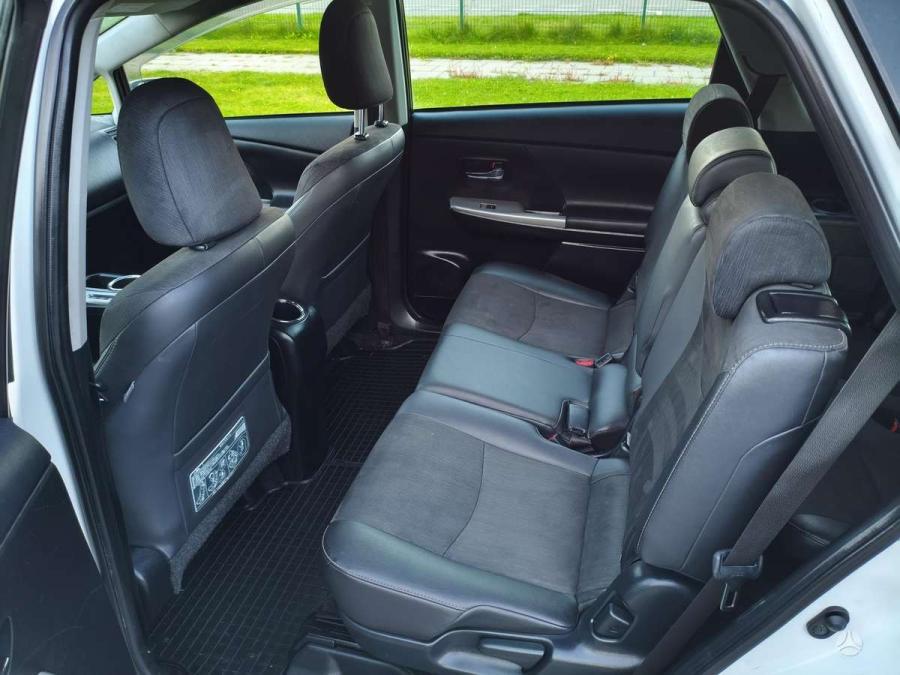 Balts Toyota Prius 2019 Viļņa, ar dzinēja tilpumu 1.80 L un nobraukumu 220 tūkst. km par 12700 €, foto 13 vietnē AUTOMOTO.COM.LV
