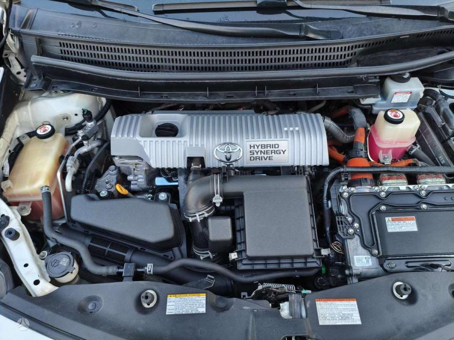 Balts Toyota Prius 2019 Viļņa, ar dzinēja tilpumu 1.80 L un nobraukumu 220 tūkst. km par 12700 €, foto 19 vietnē AUTOMOTO.COM.LV