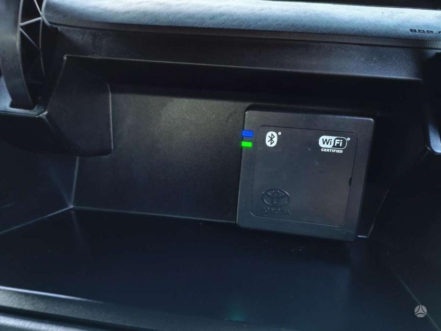 Balts Toyota Prius 2019 Viļņa, ar dzinēja tilpumu 1.80 L un nobraukumu 220 tūkst. km par 12700 €, foto 20 vietnē AUTOMOTO.COM.LV