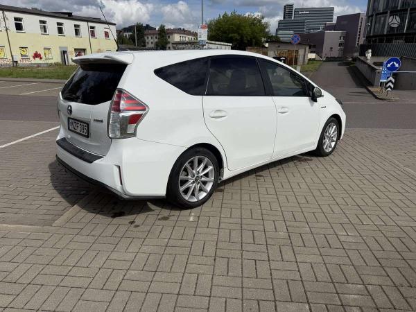 White Toyota Prius 2020 in Vilnius, with an engine capacity of 1.80 L and mileage of 302 thousand km for 12700 €, photo 5 on AUTOMOTO.COM.LV