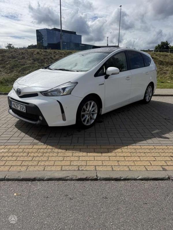 Balts Toyota Prius 2020 Viļņa, ar dzinēja tilpumu 1.80 L un nobraukumu 302 tūkst. km par 12700 €, foto 2 vietnē AUTOMOTO.COM.LV
