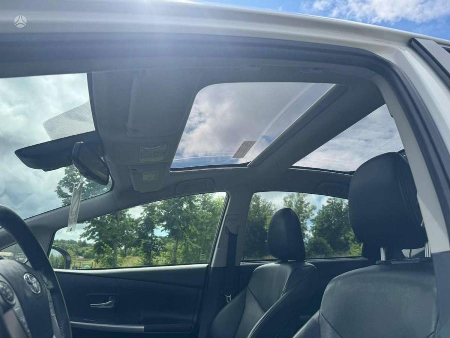 Balts Toyota Prius 2020 Viļņa, ar dzinēja tilpumu 1.80 L un nobraukumu 302 tūkst. km par 12699 €, foto 13 vietnē AUTOMOTO.COM.LV