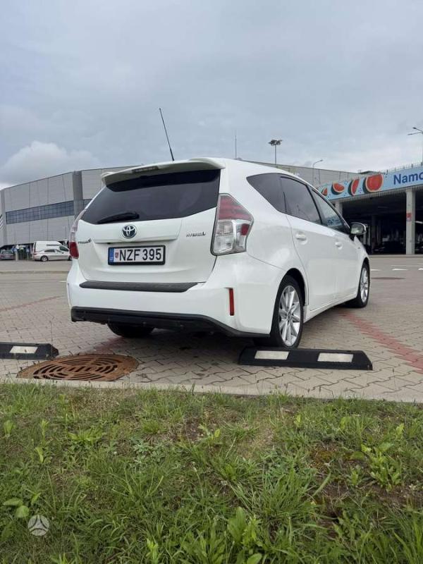 White Toyota Prius 2020 in Vilnius, with an engine capacity of 1.80 L and mileage of 302 thousand km for 12500 €, photo 6 on AUTOMOTO.COM.LV