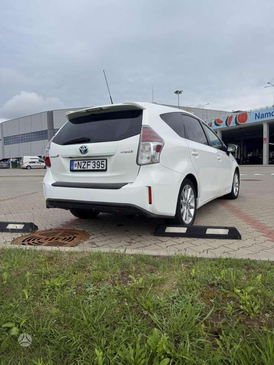 White Toyota Prius 2020 in Vilnius, with an engine capacity of 1.80 L and mileage of 302 thousand km for 12500 €, photo 7 on AUTOMOTO.COM.LV