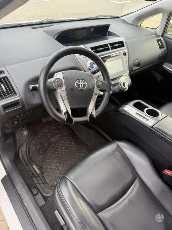 White Toyota Prius 2020 in Vilnius, with an engine capacity of 1.80 L and mileage of 302 thousand km for 12500 €, photo 7 on AUTOMOTO.COM.LV