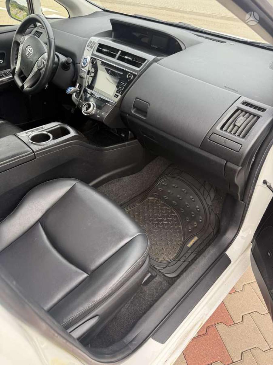 White Toyota Prius 2020 in Vilnius, with an engine capacity of 1.80 L and mileage of 302 thousand km for 12500 €, photo 9 on AUTOMOTO.COM.LV