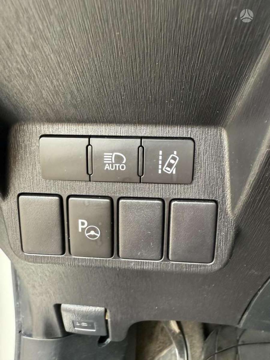 White Toyota Prius 2020 in Vilnius, with an engine capacity of 1.80 L and mileage of 302 thousand km for 12500 €, photo 13 on AUTOMOTO.COM.LV