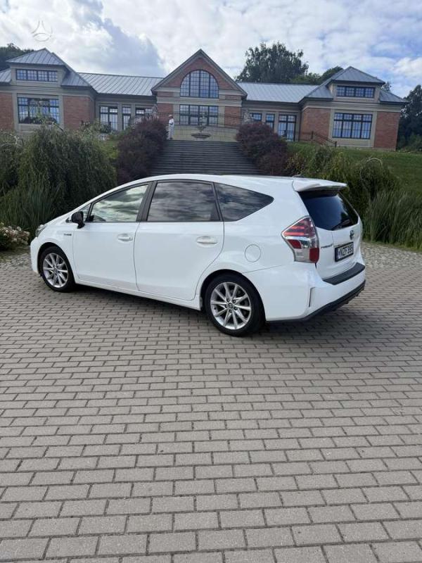 Balts Toyota Prius 2020 Viļņa, ar dzinēja tilpumu 1.80 L un nobraukumu 302 tūkst. km par 12800 €, foto 5 vietnē AUTOMOTO.COM.LV