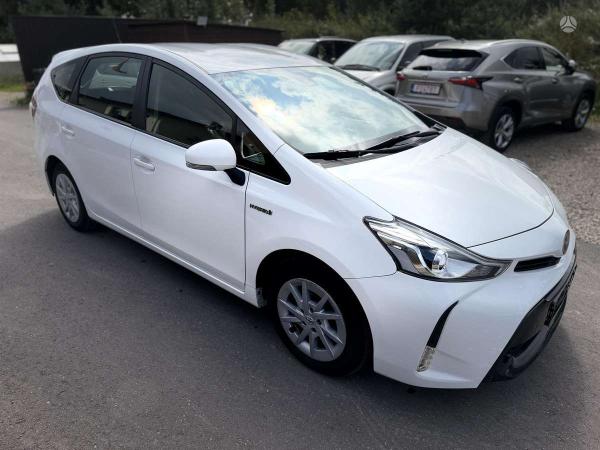 White Toyota Prius 2020 in Vilnius, with an engine capacity of 1.80 L and mileage of 193 thousand km for 12900 €, photo 3 on AUTOMOTO.COM.LV