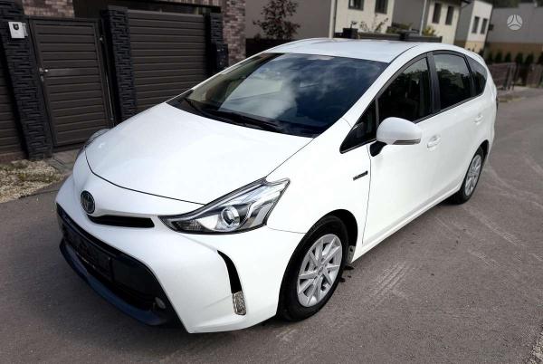 White Toyota Prius 2020 in Vilnius, with an engine capacity of 1.80 L and mileage of 193 thousand km for 12900 €, photo 5 on AUTOMOTO.COM.LV