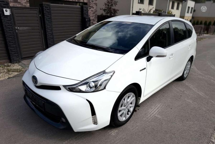 White Toyota Prius 2020 in Vilnius, with an engine capacity of 1.80 L and mileage of 193 thousand km for 12900 €, photo 5 on AUTOMOTO.COM.LV