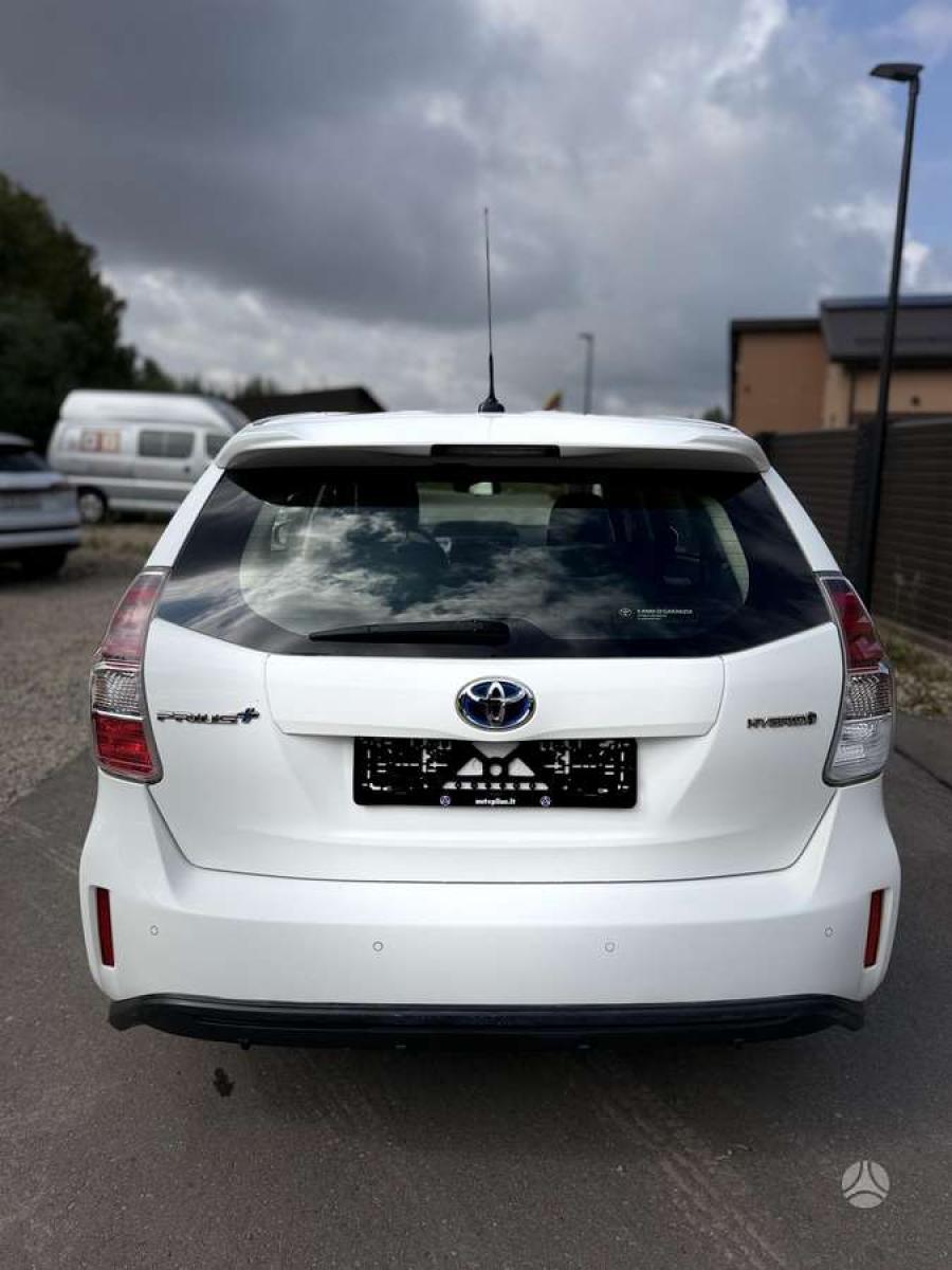 White Toyota Prius 2020 in Vilnius, with an engine capacity of 1.80 L and mileage of 193 thousand km for 12900 €, photo 6 on AUTOMOTO.COM.LV