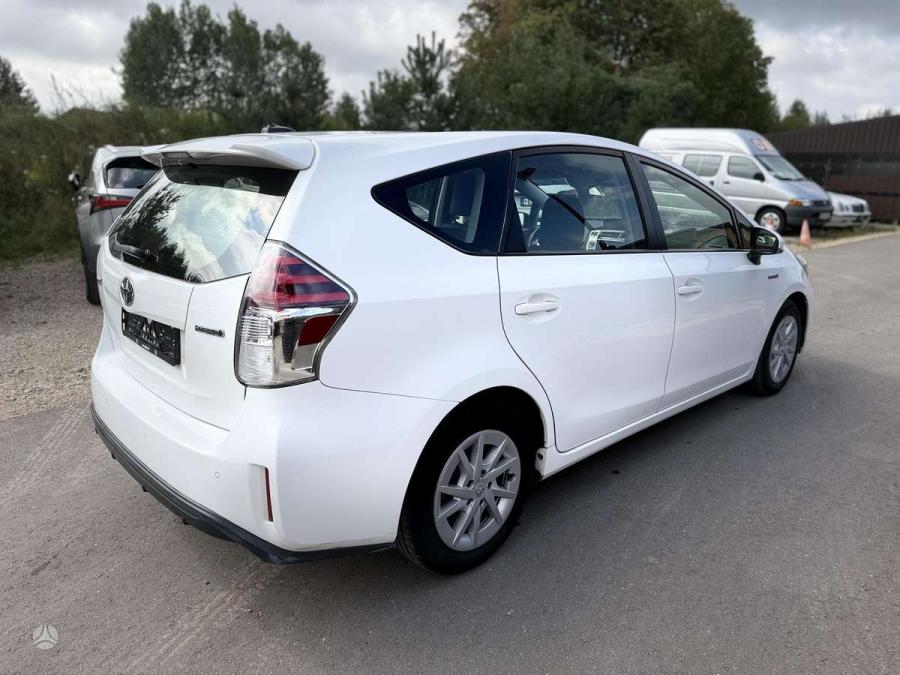 White Toyota Prius 2020 in Vilnius, with an engine capacity of 1.80 L and mileage of 193 thousand km for 12900 €, photo 7 on AUTOMOTO.COM.LV