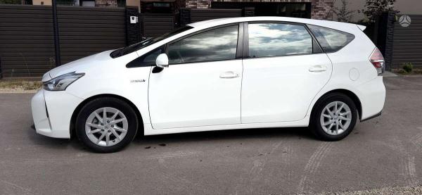 White Toyota Prius 2020 in Vilnius, with an engine capacity of 1.80 L and mileage of 193 thousand km for 12900 €, photo 9 on AUTOMOTO.COM.LV