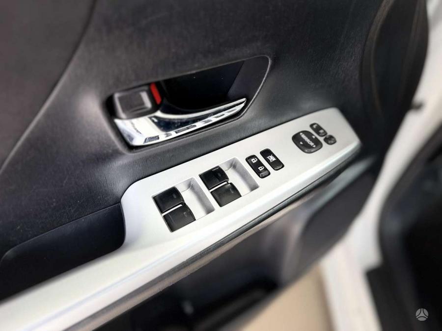 White Toyota Prius 2020 in Vilnius, with an engine capacity of 1.80 L and mileage of 193 thousand km for 12900 €, photo 16 on AUTOMOTO.COM.LV