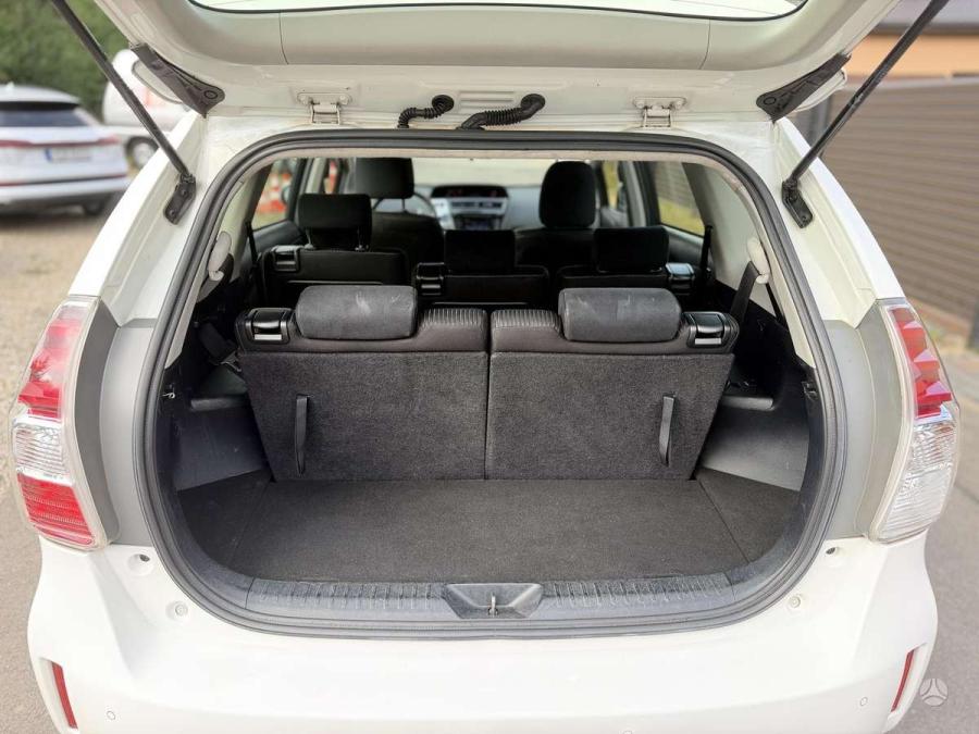 White Toyota Prius 2020 in Vilnius, with an engine capacity of 1.80 L and mileage of 193 thousand km for 12900 €, photo 17 on AUTOMOTO.COM.LV