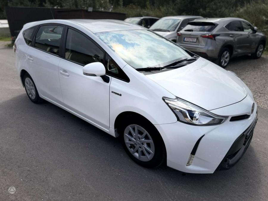White Toyota Prius 2020 in Vilnius, with an engine capacity of 1.80 L and mileage of 200 thousand km for 12700 €, photo 4 on AUTOMOTO.COM.LV
