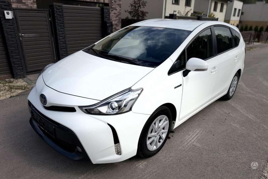 White Toyota Prius 2020 in Vilnius, with an engine capacity of 1.80 L and mileage of 200 thousand km for 12700 €, photo 5 on AUTOMOTO.COM.LV