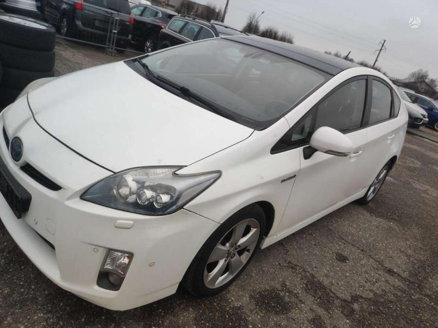 White Toyota Prius 2011 in Marijampole, with an engine capacity of 1.80 L and mileage of 308 thousand km for 5150 €, photo 1 on AUTOMOTO.COM.LV