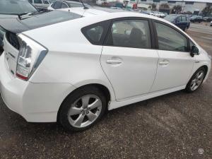 White Toyota Prius 2011 in Marijampole, with an engine capacity of 1.80 L and mileage of 308 thousand km for 5150 €, photo 4 on AUTOMOTO.COM.LV
