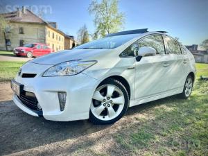 Balts Toyota Prius 2012 Rīga, ar dzinēja tilpumu 1.80 L un nobraukumu 310 tūkst. km par 6250 €, foto  vietnē AUTOMOTO.COM.LV