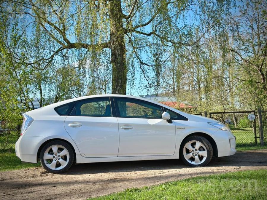 Balts Toyota Prius 2012 Rīga, ar dzinēja tilpumu 1.80 L un nobraukumu 310 tūkst. km par 6250 €, foto 2 vietnē AUTOMOTO.COM.LV