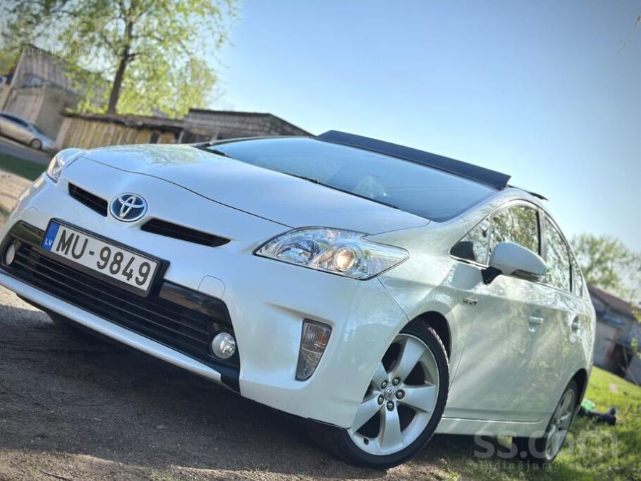 Balts Toyota Prius 2012 Rīga, ar dzinēja tilpumu 1.80 L un nobraukumu 310 tūkst. km par 6250 €, foto 17 vietnē AUTOMOTO.COM.LV