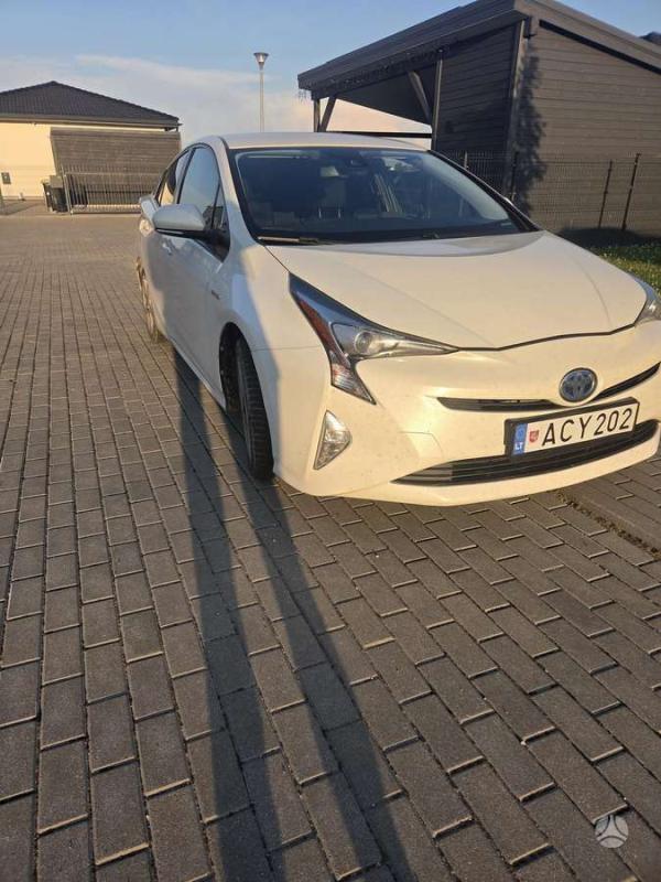 White Toyota Prius 2018 in Klaipeda, with an engine capacity of 1.80 L and mileage of 242 thousand km for 11500 €, photo 1 on AUTOMOTO.COM.LV
