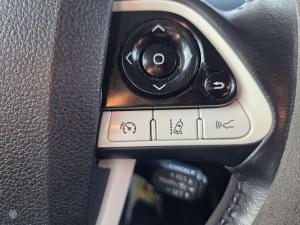 Balts Toyota Prius 2018 Klaipėda, ar dzinēja tilpumu 1.80 L un nobraukumu 242 tūkst. km par 11500 €, foto 12 vietnē AUTOMOTO.COM.LV