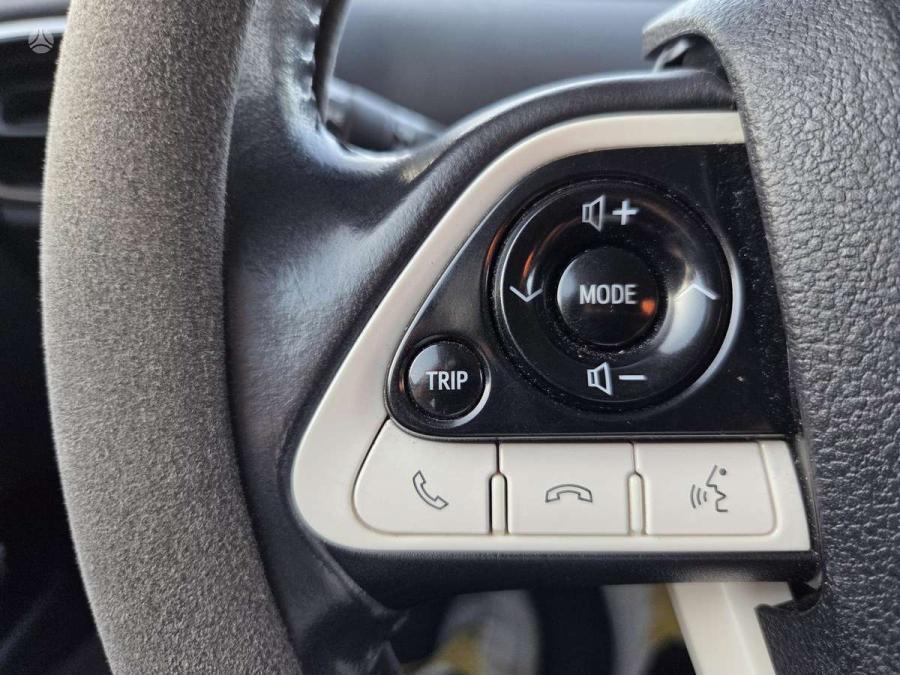 Balts Toyota Prius 2018 Klaipėda, ar dzinēja tilpumu 1.80 L un nobraukumu 242 tūkst. km par 11500 €, foto 13 vietnē AUTOMOTO.COM.LV