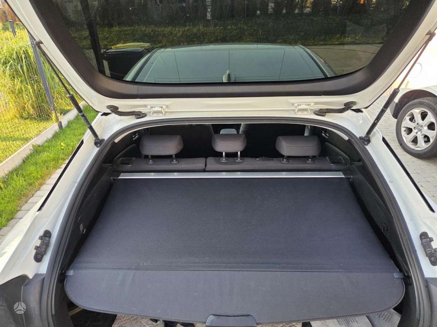 Balts Toyota Prius 2018 Klaipėda, ar dzinēja tilpumu 1.80 L un nobraukumu 242 tūkst. km par 11500 €, foto 17 vietnē AUTOMOTO.COM.LV