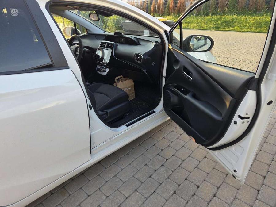 Balts Toyota Prius 2018 Klaipėda, ar dzinēja tilpumu 1.80 L un nobraukumu 242 tūkst. km par 11500 €, foto 18 vietnē AUTOMOTO.COM.LV