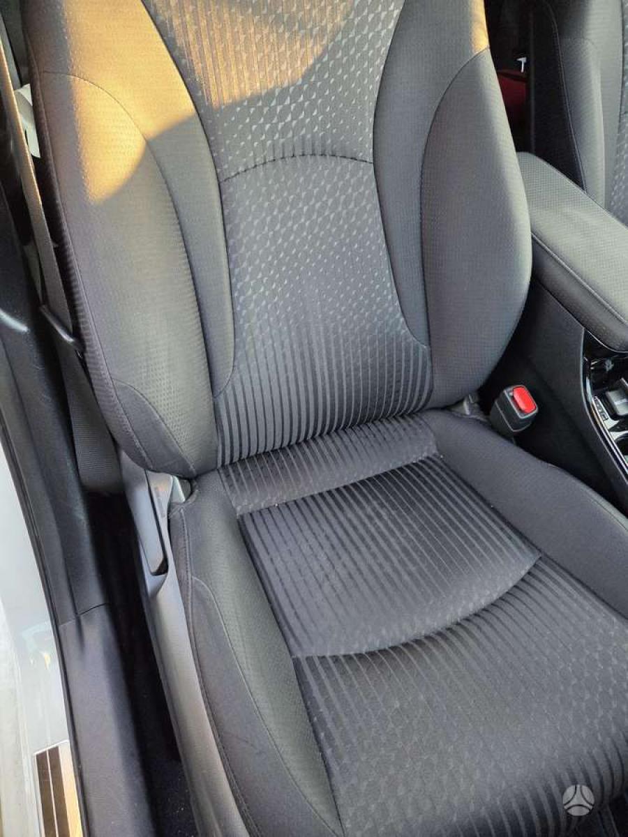 Balts Toyota Prius 2018 Klaipėda, ar dzinēja tilpumu 1.80 L un nobraukumu 242 tūkst. km par 11500 €, foto 23 vietnē AUTOMOTO.COM.LV
