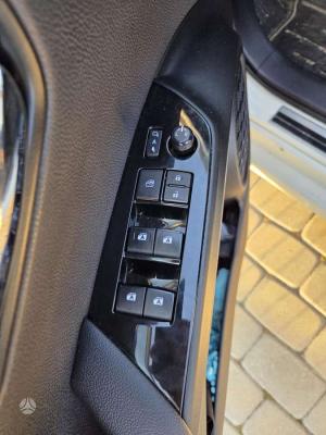 Balts Toyota Prius 2018 Klaipėda, ar dzinēja tilpumu 1.80 L un nobraukumu 242 tūkst. km par 11500 €, foto 25 vietnē AUTOMOTO.COM.LV