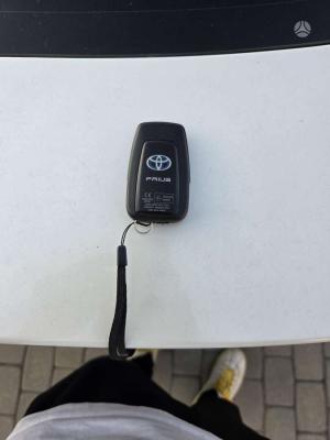 Balts Toyota Prius 2018 Klaipėda, ar dzinēja tilpumu 1.80 L un nobraukumu 242 tūkst. km par 11500 €, foto 27 vietnē AUTOMOTO.COM.LV