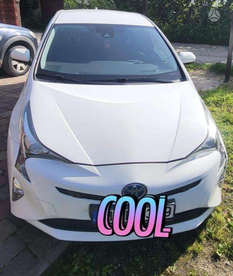 White Toyota Prius 2019 in Vilnius, with an engine capacity of 1.80 L and mileage of 192 thousand km for 11500 €, photo 1 on AUTOMOTO.COM.LV