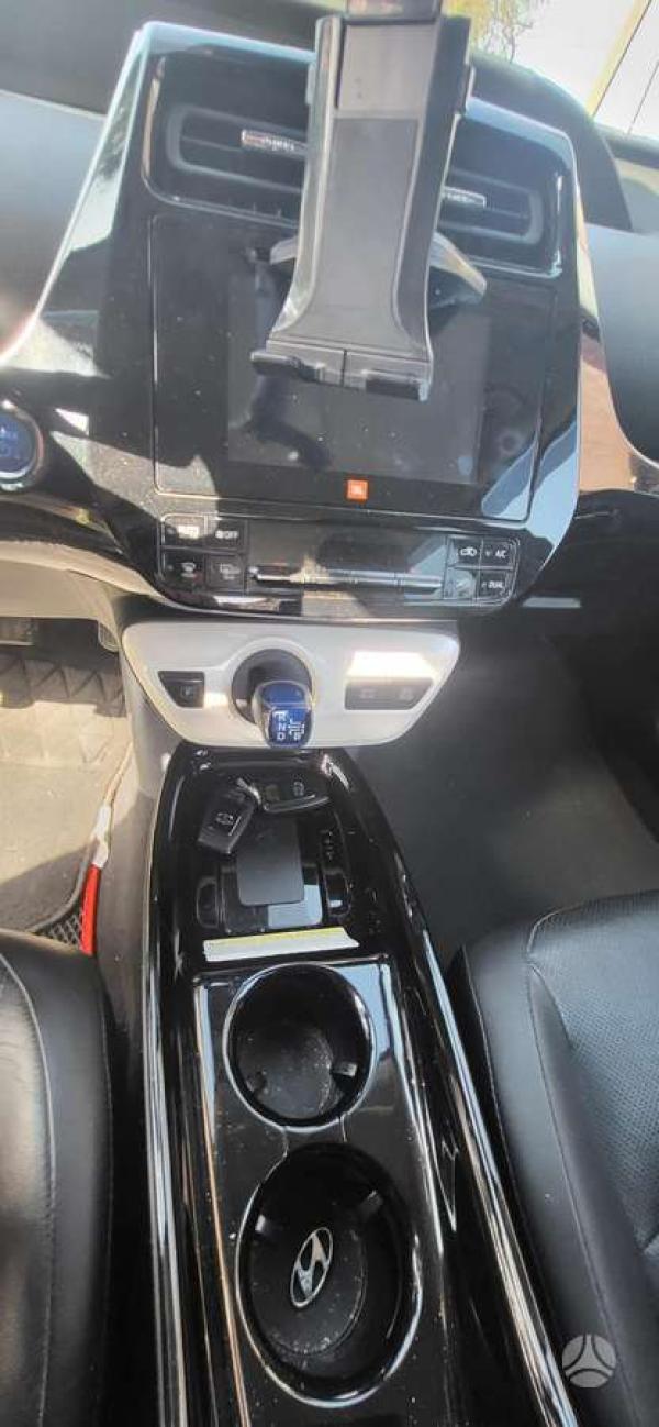 Balts Toyota Prius 2019 Viļņa, ar dzinēja tilpumu 1.80 L un nobraukumu 192 tūkst. km par 11500 €, foto 4 vietnē AUTOMOTO.COM.LV