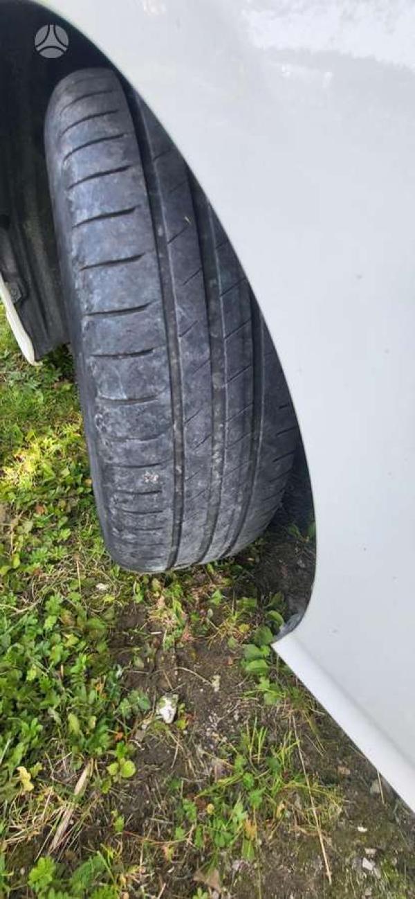 Balts Toyota Prius 2019 Viļņa, ar dzinēja tilpumu 1.80 L un nobraukumu 192 tūkst. km par 11500 €, foto 7 vietnē AUTOMOTO.COM.LV