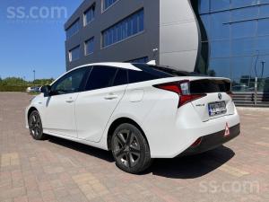 Balts Toyota Prius 2021 Liepāja, ar dzinēja tilpumu 1.80 L un nobraukumu 82 tūkst. km par 22000 €, foto 5 vietnē AUTOMOTO.COM.LV