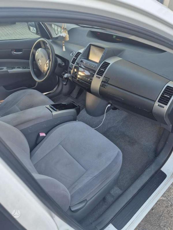 Balts Toyota Prius 2022 Kauņa, ar dzinēja tilpumu 1.50 L un nobraukumu 300 tūkst. km par 2700 €, foto 7 vietnē AUTOMOTO.COM.LV