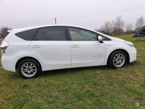 White Toyota Prius 2013 in Vilnius, with an engine capacity of 1.80 L and mileage of 415 thousand km for 7560 €, photo 4 on AUTOMOTO.COM.LV