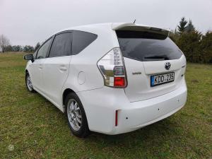 White Toyota Prius 2013 in Vilnius, with an engine capacity of 1.80 L and mileage of 415 thousand km for 7560 €, photo 7 on AUTOMOTO.COM.LV