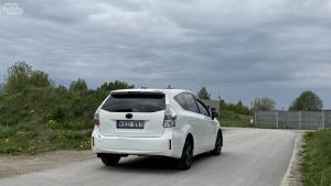 White Toyota Prius 2014 in Vilnius, with an engine capacity of 1.80 L and mileage of 400 thousand km for 6950 €, photo 7 on AUTOMOTO.COM.LV