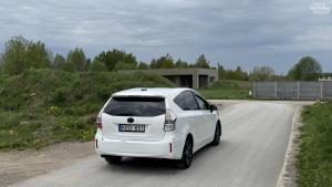 White Toyota Prius 2014 in Vilnius, with an engine capacity of 1.80 L and mileage of 400 thousand km for 6950 €, photo 8 on AUTOMOTO.COM.LV