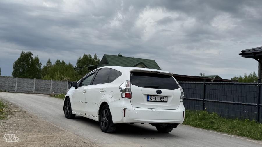 White Toyota Prius 2014 in Vilnius, with an engine capacity of 1.80 L and mileage of 400 thousand km for 6950 €, photo 10 on AUTOMOTO.COM.LV