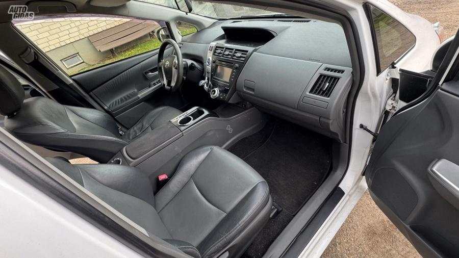 White Toyota Prius 2014 in Vilnius, with an engine capacity of 1.80 L and mileage of 400 thousand km for 6950 €, photo 12 on AUTOMOTO.COM.LV